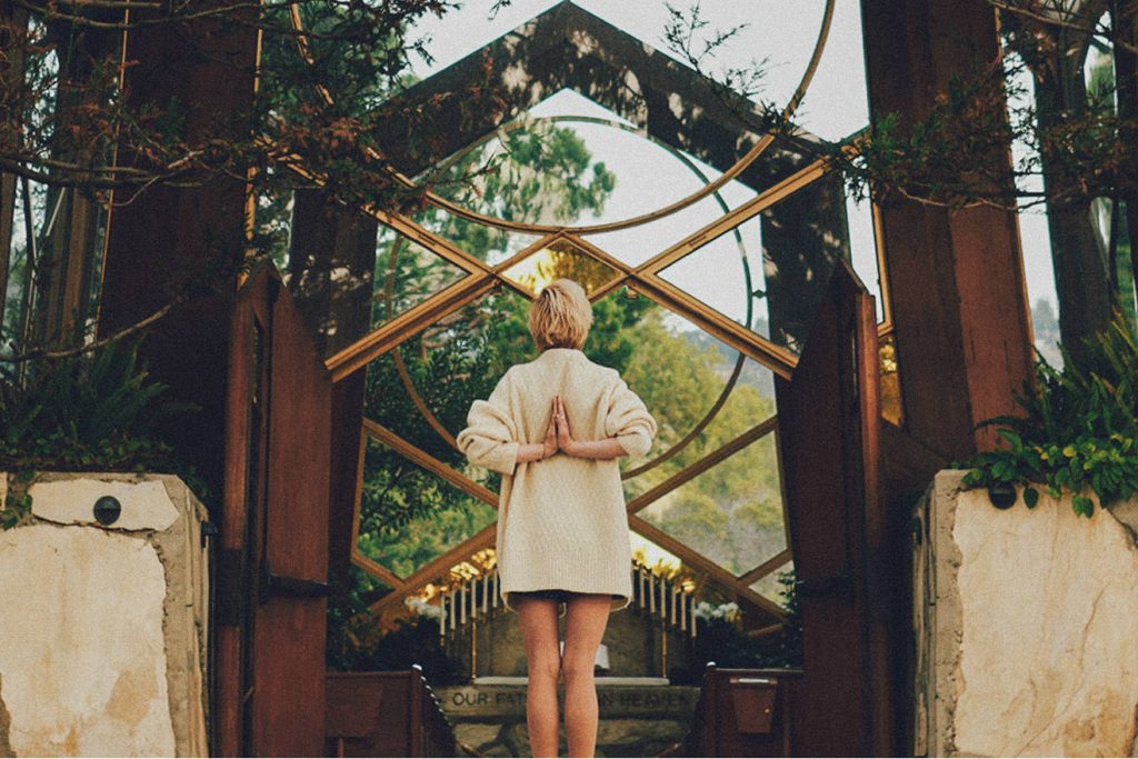 Cat tail - Ontspannen yoga-houding voor benen en rug (video) | Freshhh