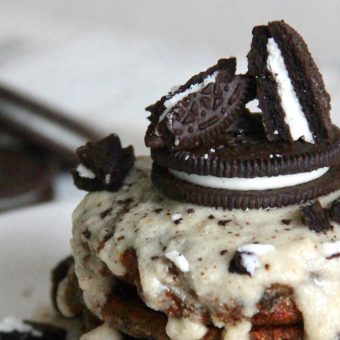 Recept: vegan pancakes met pindakaas drizzle en gekarameliseerde banaan ...